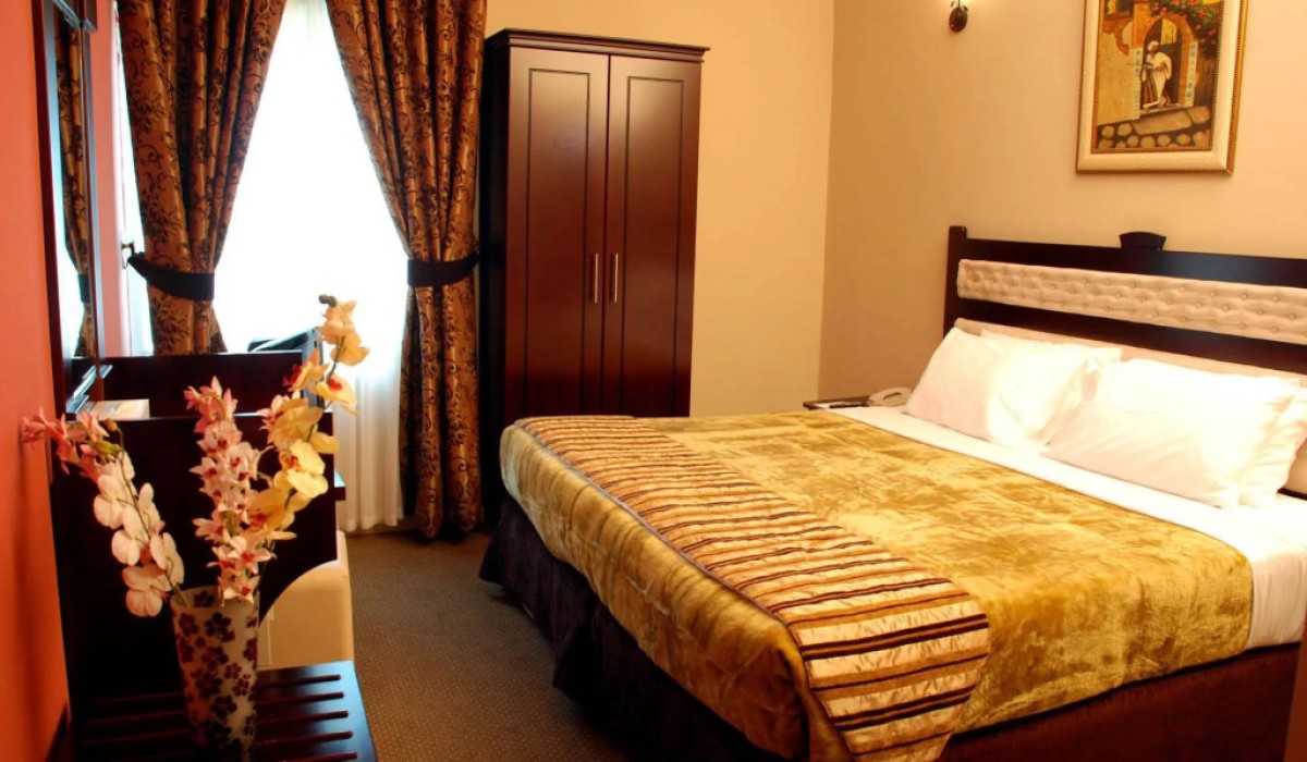 Al Bustan Tower Hotel Suites - Suite di lusso a Sharjah, offerte e ...