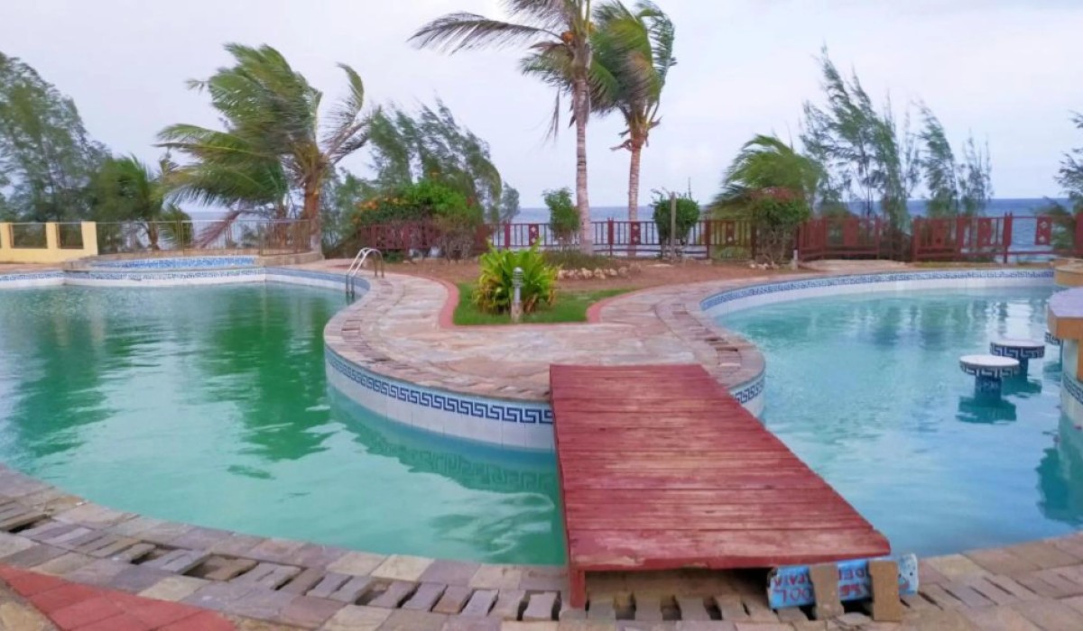 Shanzu Beachfront Suites Mombasa — Suite fronte mare a Shanzu Beach ...