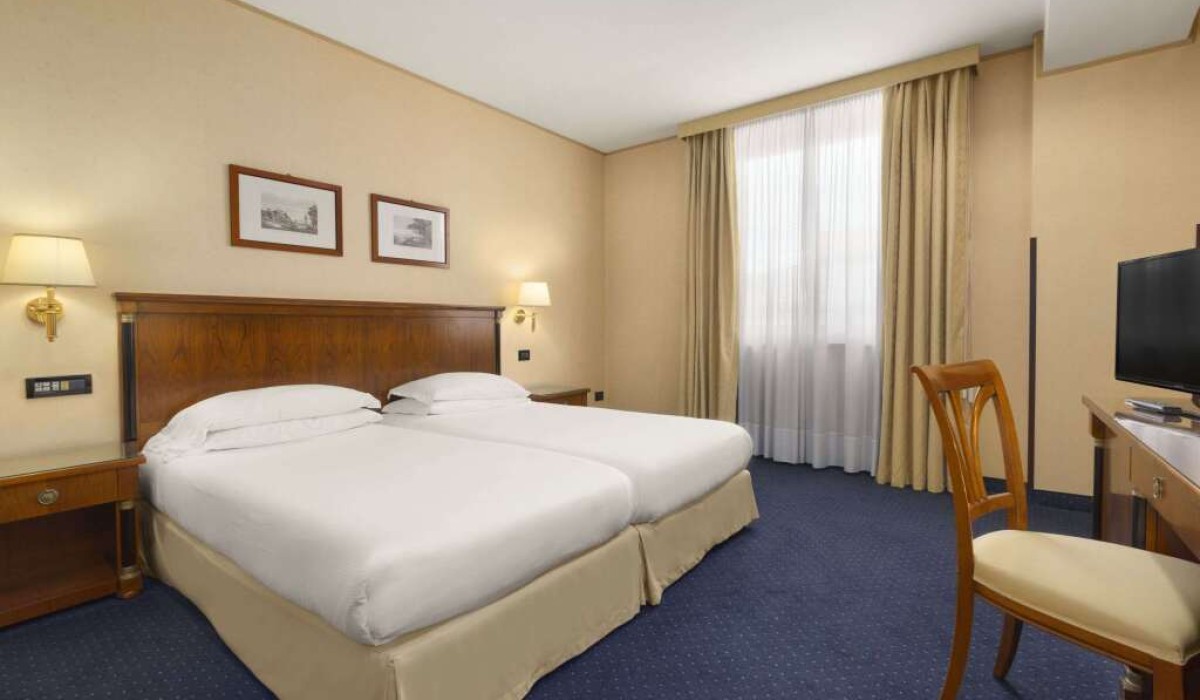 Ramada by Wyndham Naples – Hotel a Napoli centro: camere moderne vicino ...